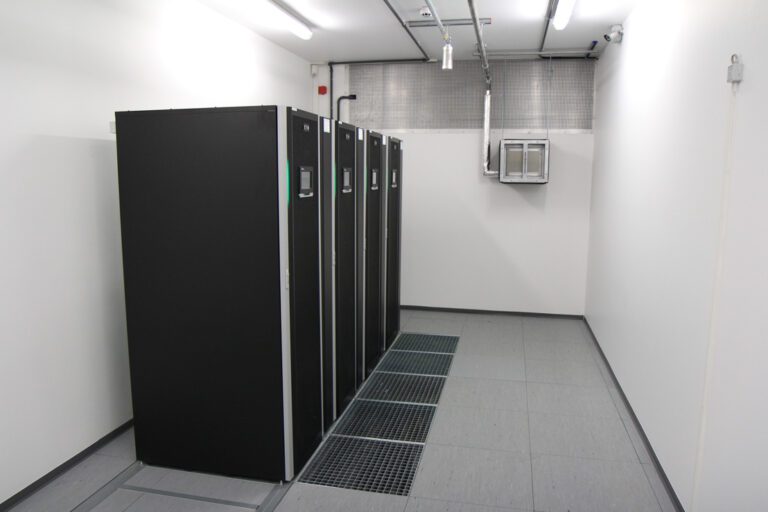 Prepare server room for emergency: UPS